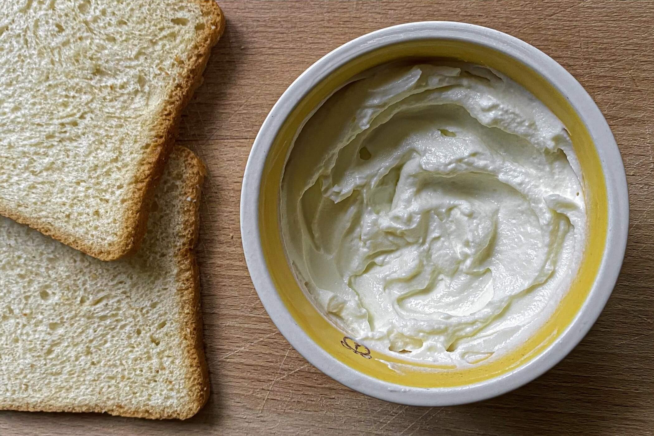 Come fare il formaggio spalmabile con il latte? Una ricetta semplice